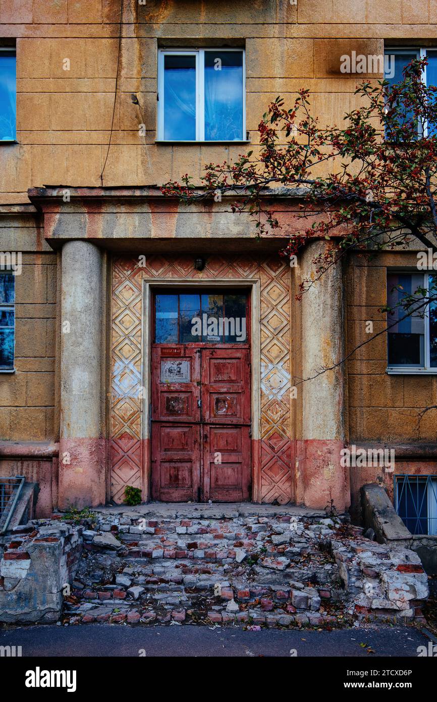 Boarded up door hi-res stock photography and images - Alamy