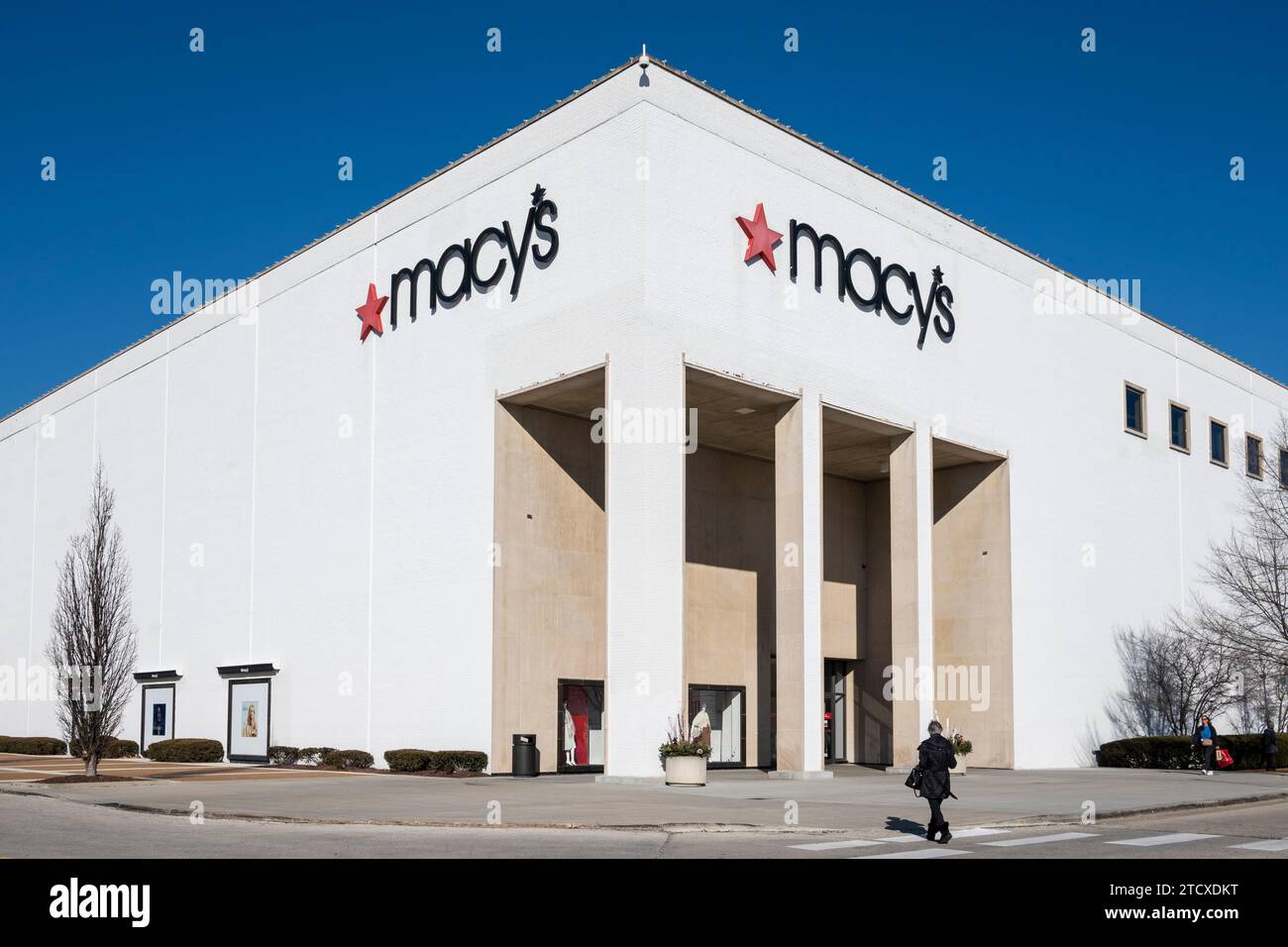 Chicago, USA. 14 December 2023. A general view of the exterior of Macy’s department store in ...