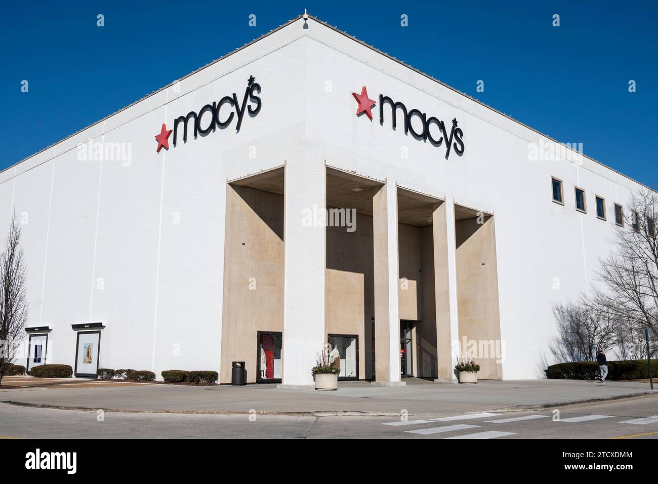 Chicago, USA. 14 December 2023. A general view of the exterior of Macy ...