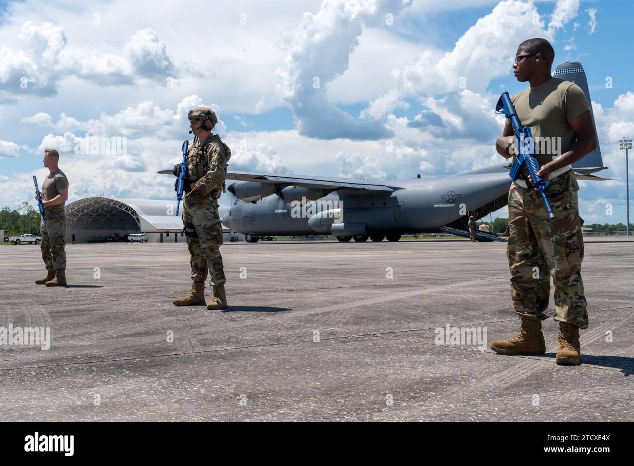 C 130 cargo loading hi-res stock photography and images - Alamy