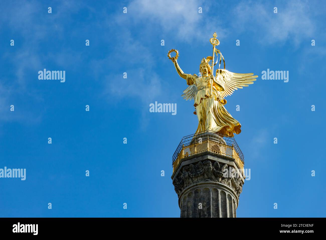 A picture of the top section of the Victory Column Stock Photo - Alamy