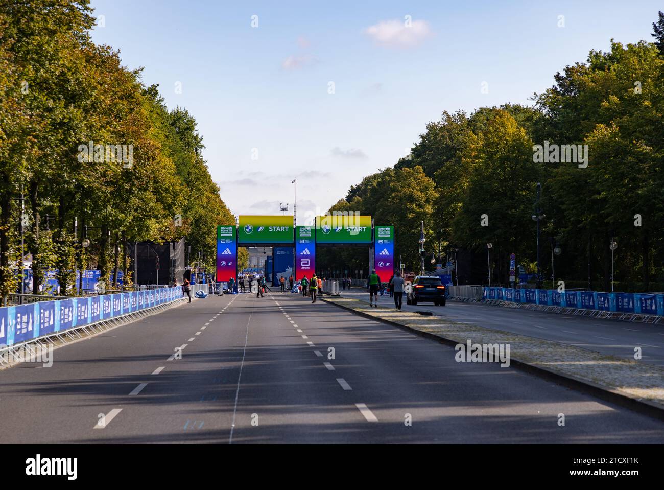 A picture of the starting line of the 2023 Berlin Marathon Stock Photo ...