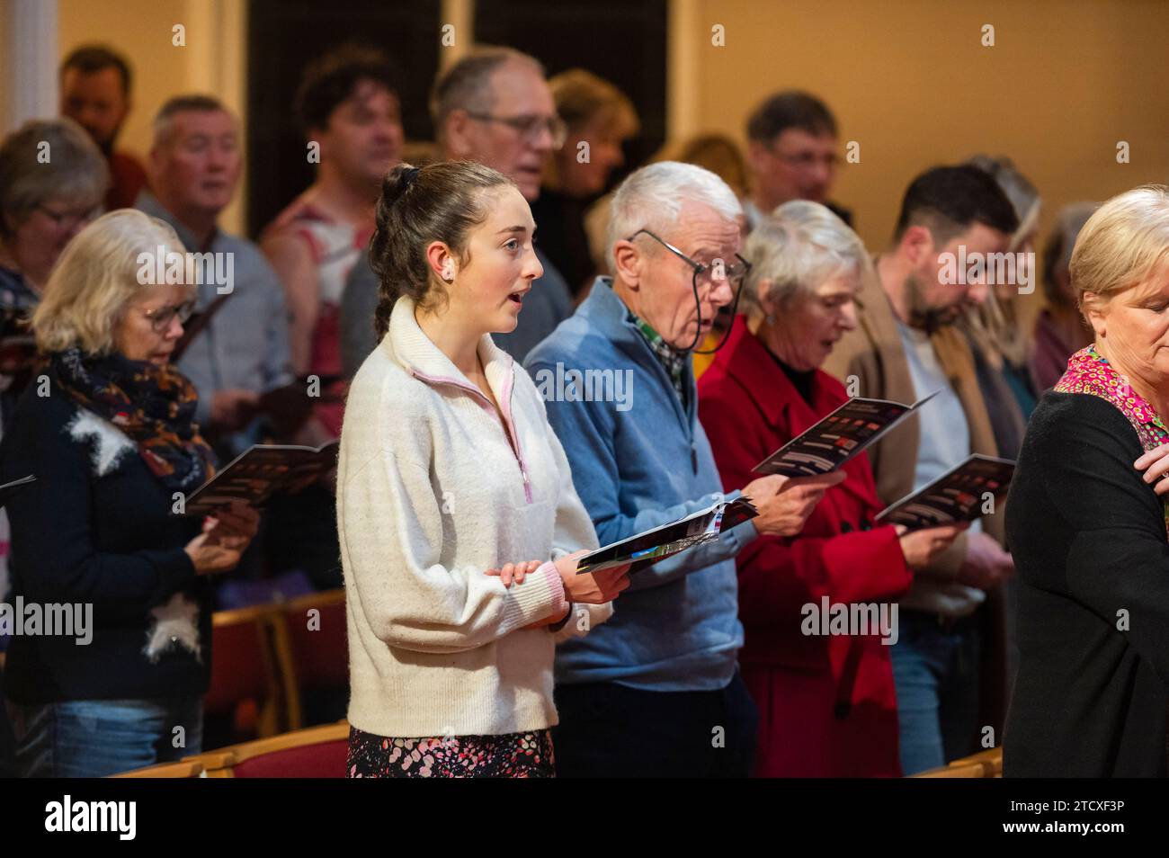 EDITORIAL USE ONLY Members of the congregation at the annual carol ...
