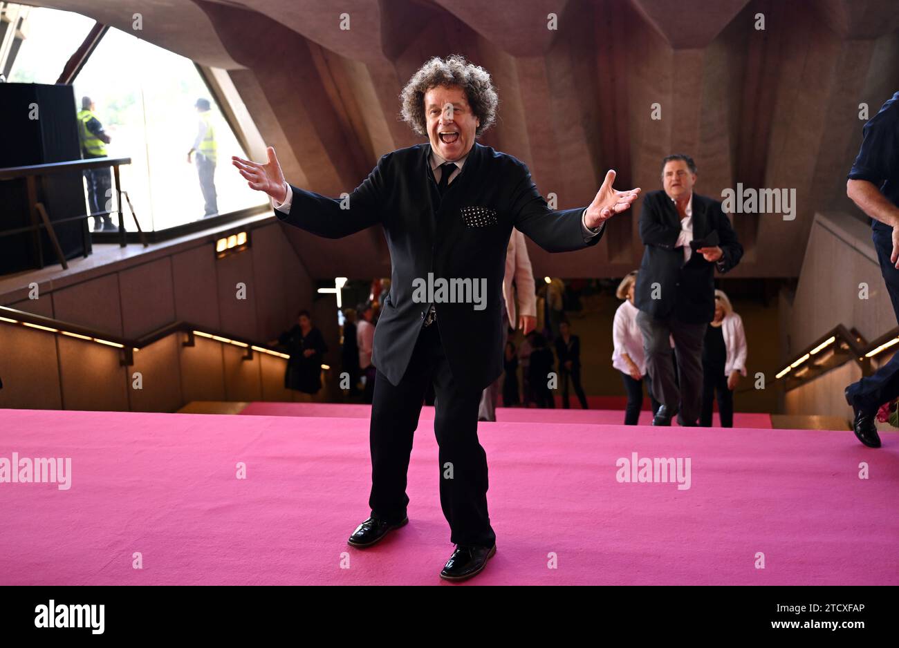 Sydney, Australia. 15th Dec, 2023. British singer Leo Sayer reacts ...