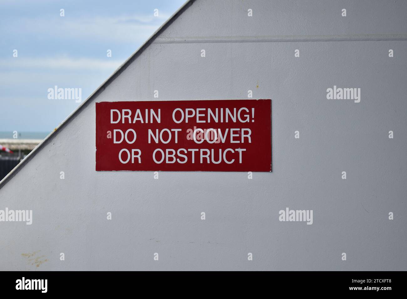Drain warning sign hi-res stock photography and images - Alamy