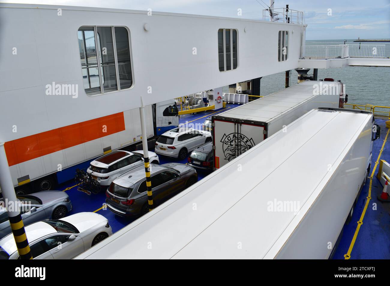 Car ferry dover calais hi-res stock photography and images - Alamy