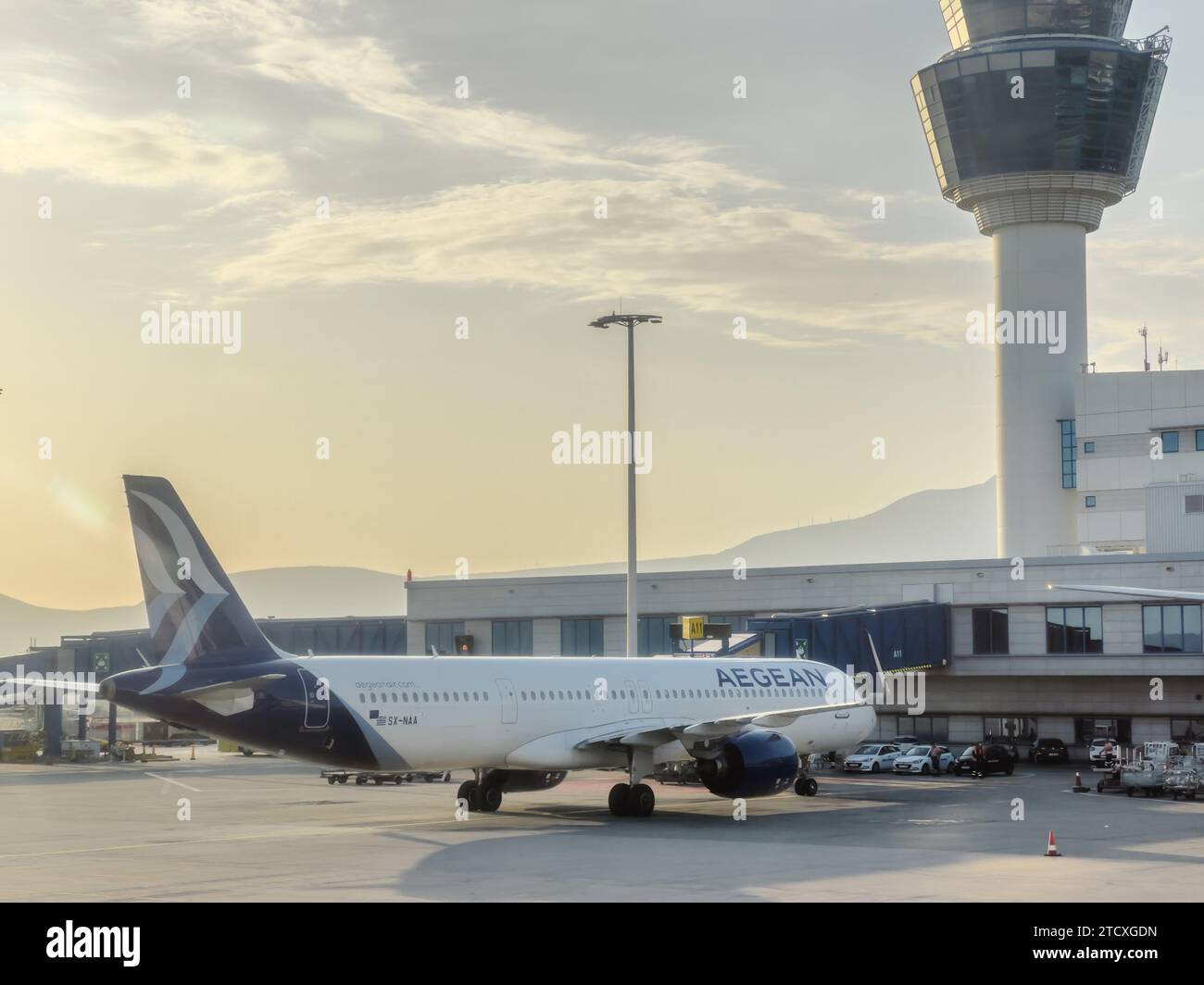 Telescopic airbridge hi-res stock photography and images - Alamy