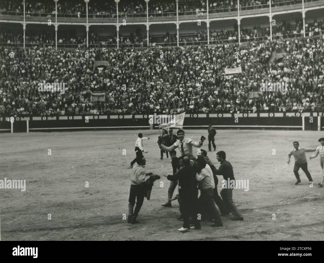 Madrid, 05/12/1969. Third run of the San Isidro Fair. Ángel Teruel ...