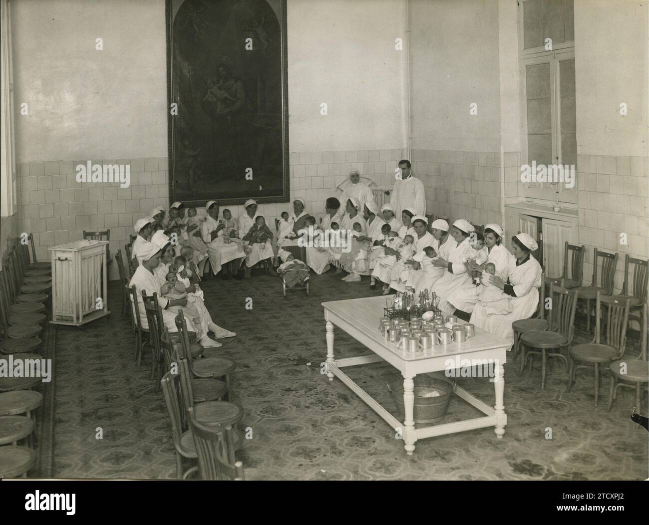 Spain, 1930 (CA.). A group of nursing mothers. Credit: Album / Archivo ...