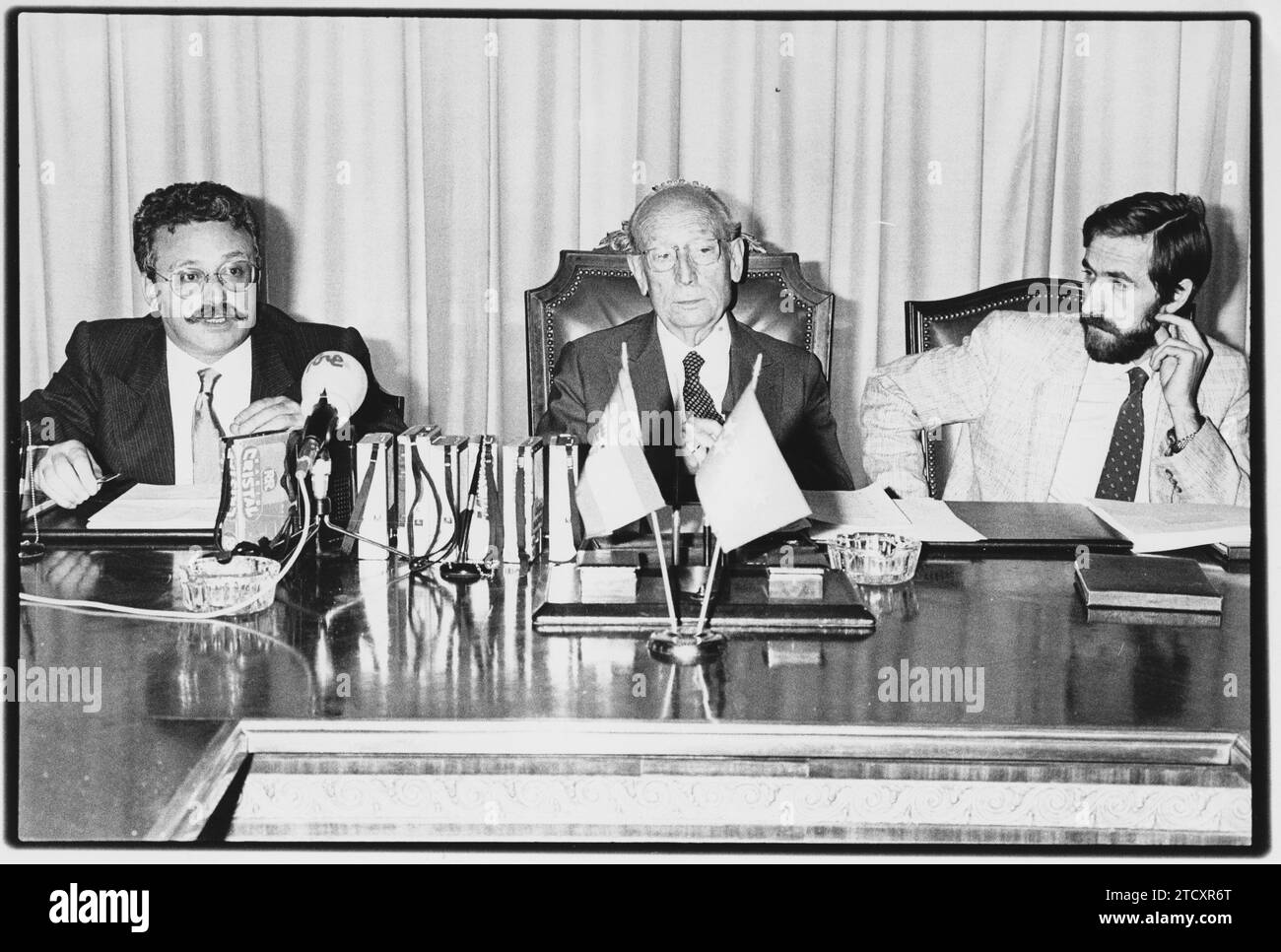 Community meetings Black and White Stock Photos & Images - Alamy