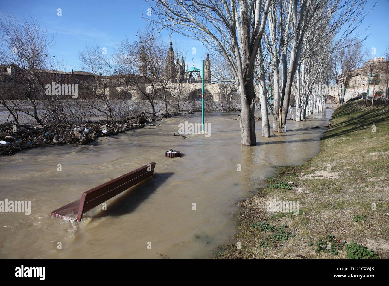 Zaragoza, 02/14/2009. The crest of the Ebro flood reaches the capital ...
