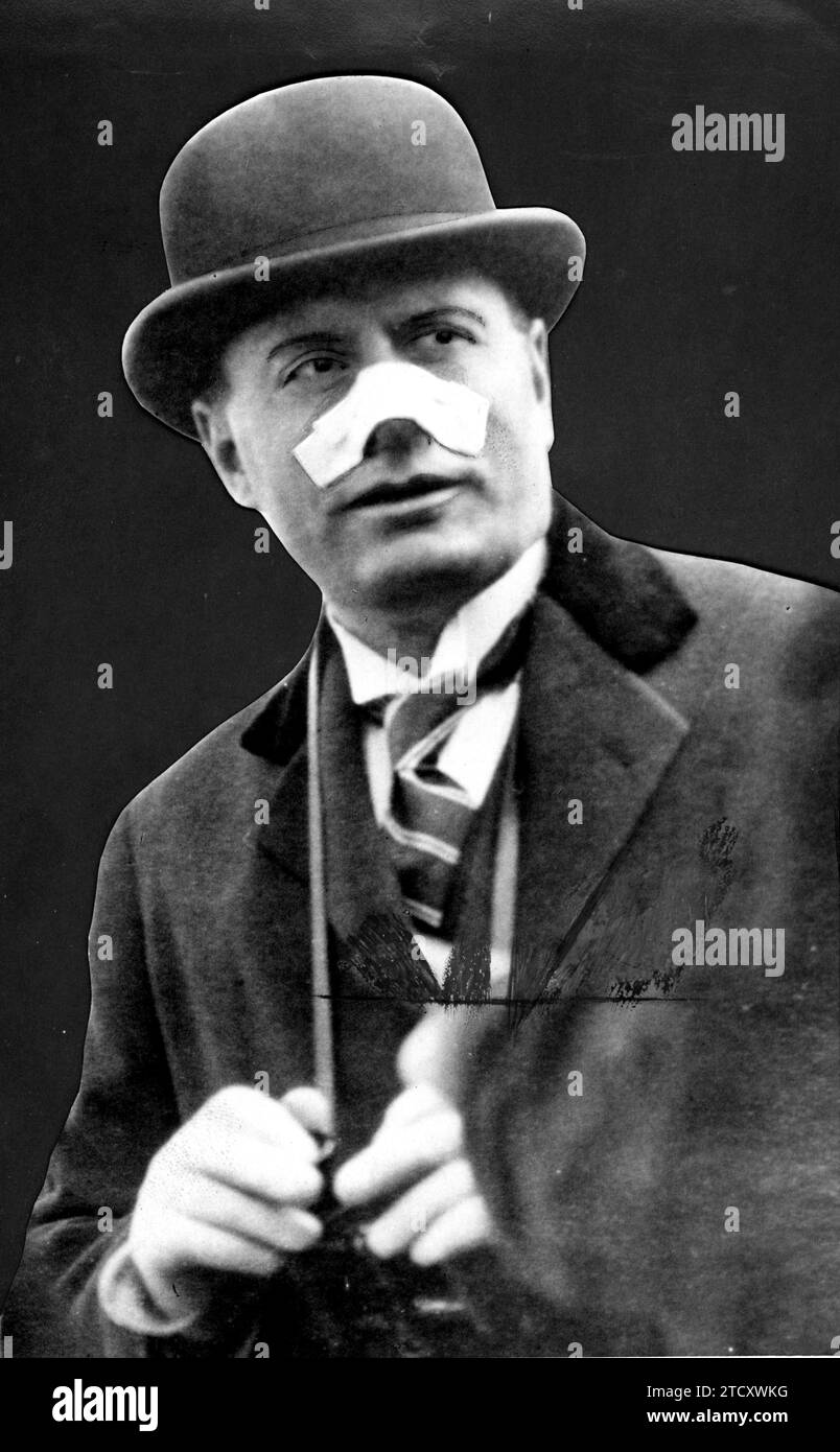 03/31/1926. The head of the Italian government, Mussolini, bandaged ...