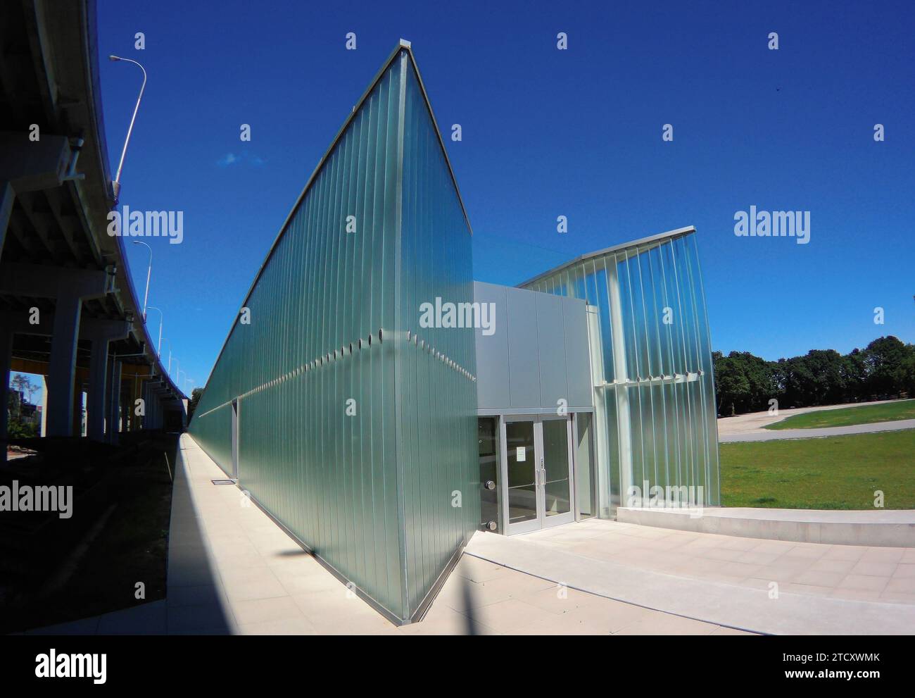 Building exterior flyover canada hi-res stock photography and images ...