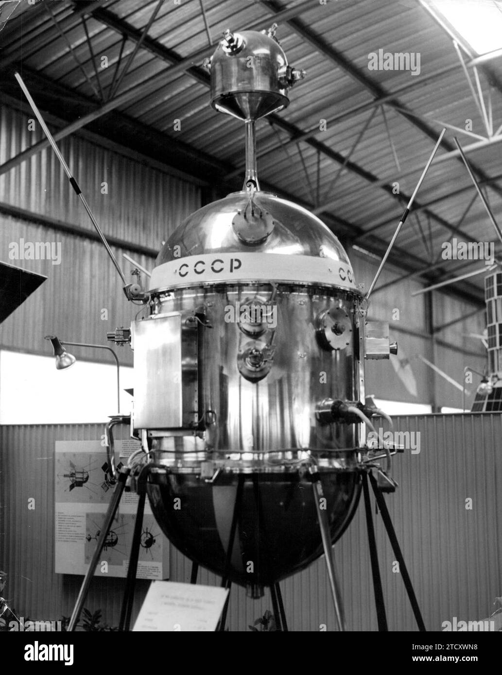 Soviet meteorological satellite with an orbit of 688 km. on earth. It ...