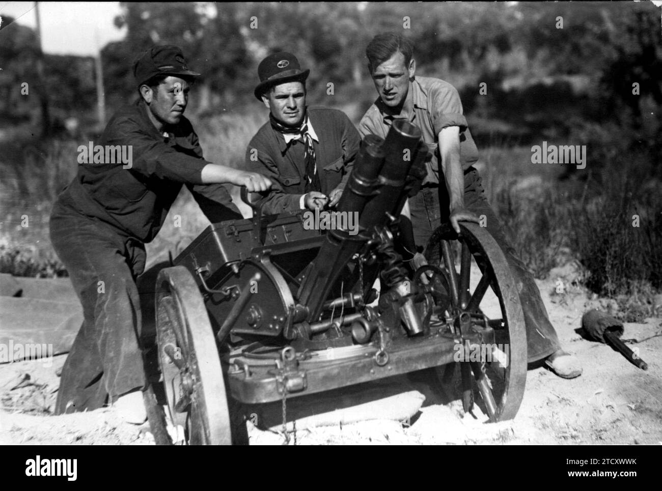 12/31/1936. A German mortar taken from the Nationals. Photo: S. Serrano ...