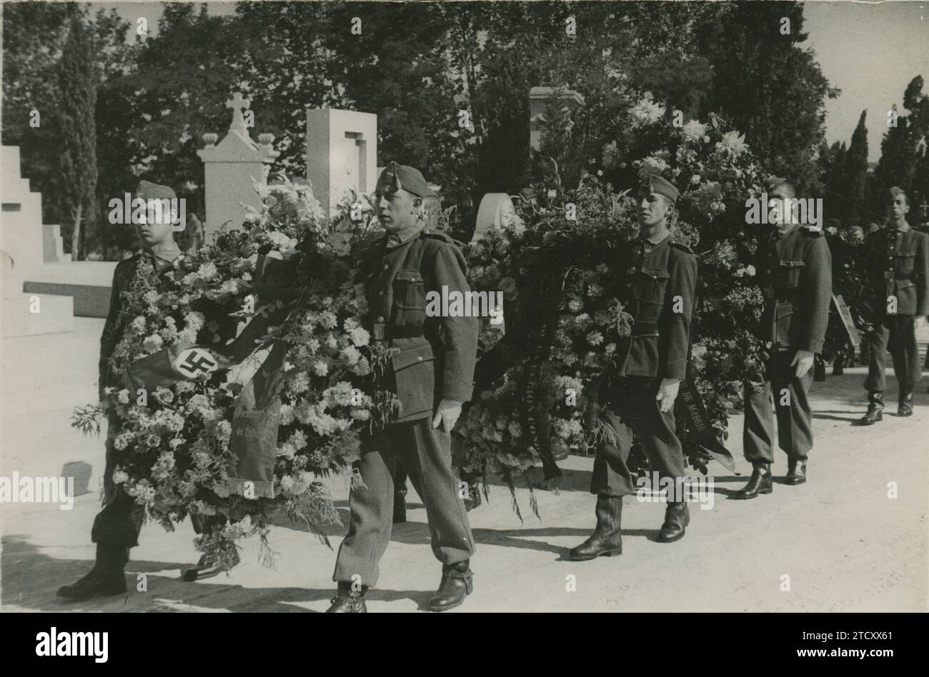 Madrid, 07/02/1942. Spanish Civil War. Transfer of the remains of seven ...