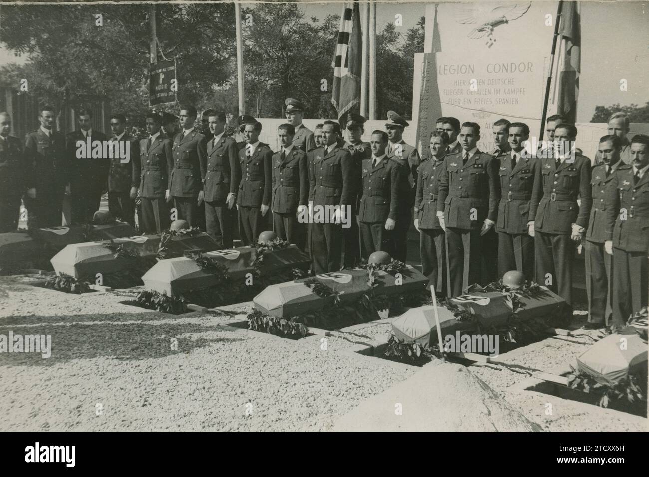 Madrid, 07/02/1942. Spanish Civil War. Transfer of the remains of seven ...