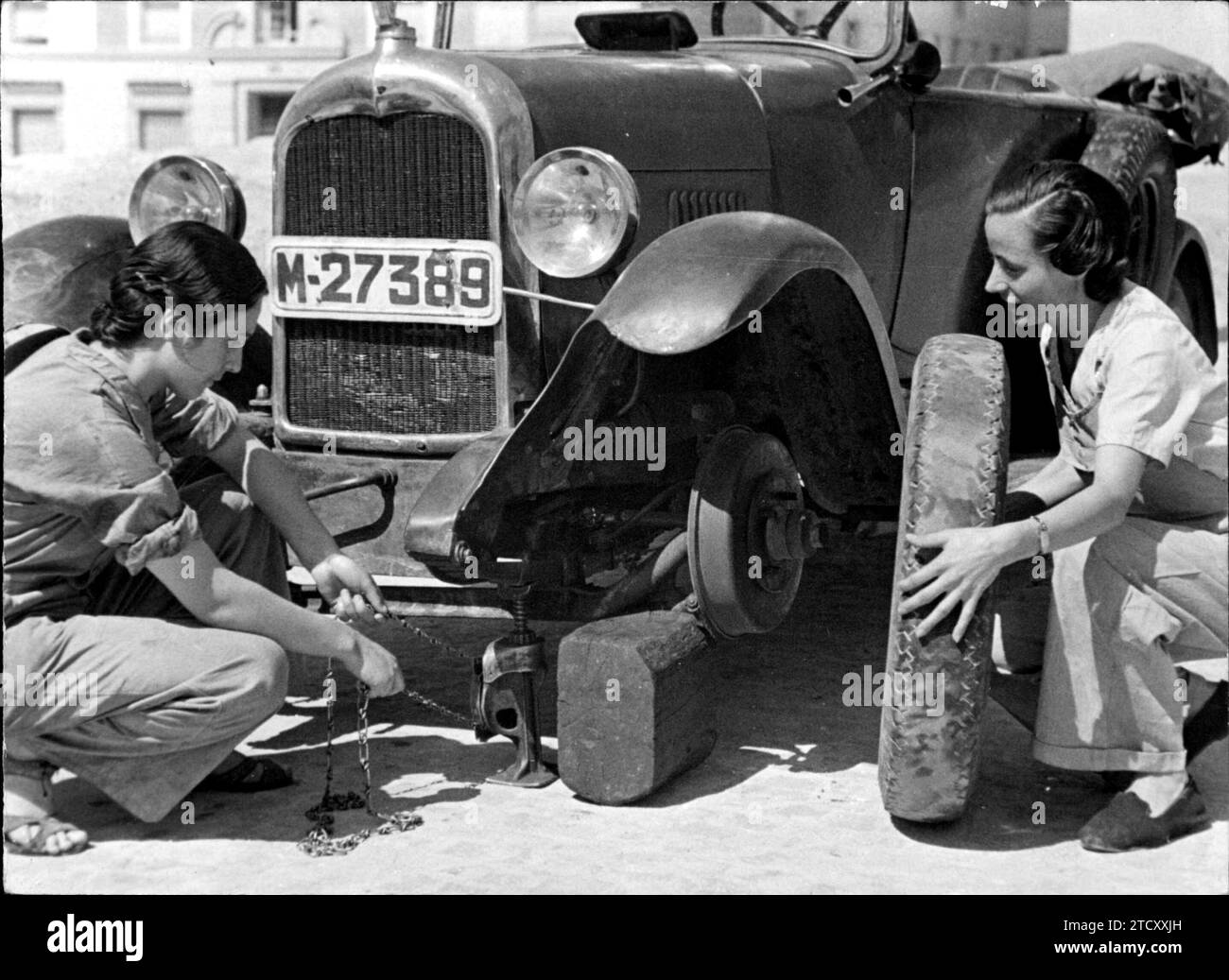 06/30/1938. Girls Training Professionally for Drivers, in the academy ...