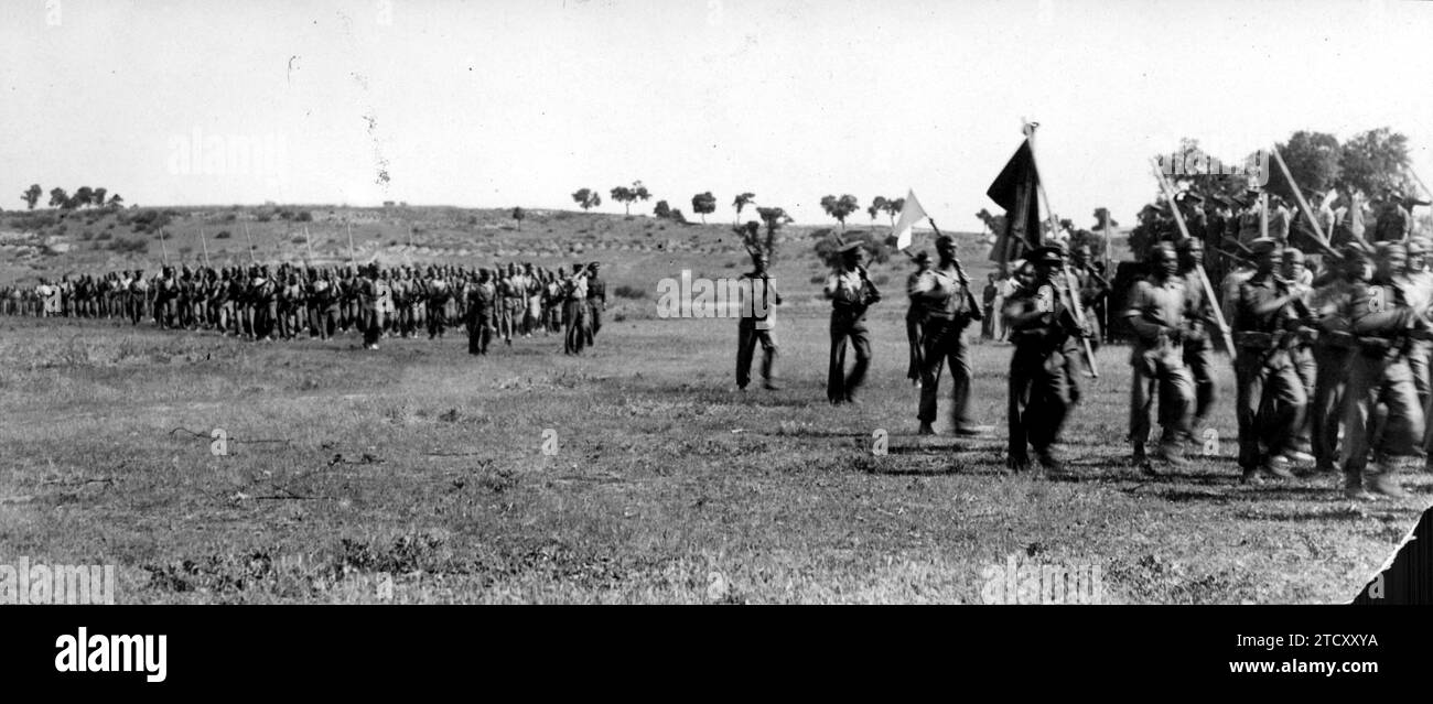 05/31/1938. Delivery of a flag to the 112 mixed brigade by the ...