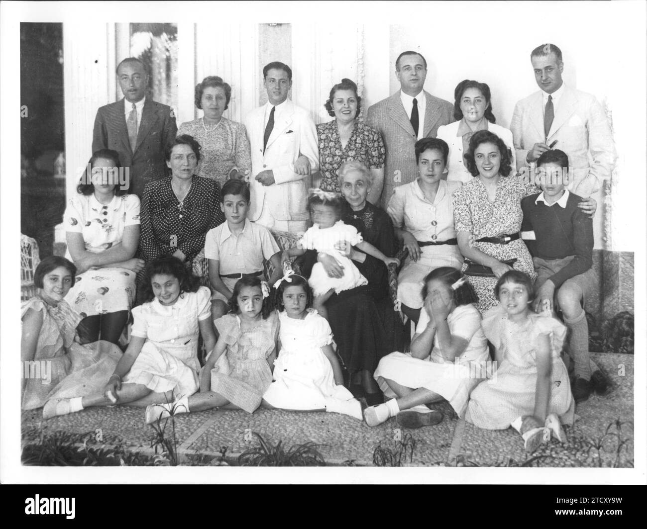 Madrid, 1939. Don Juan Ignacio Luca de Tena with his family. In the ...