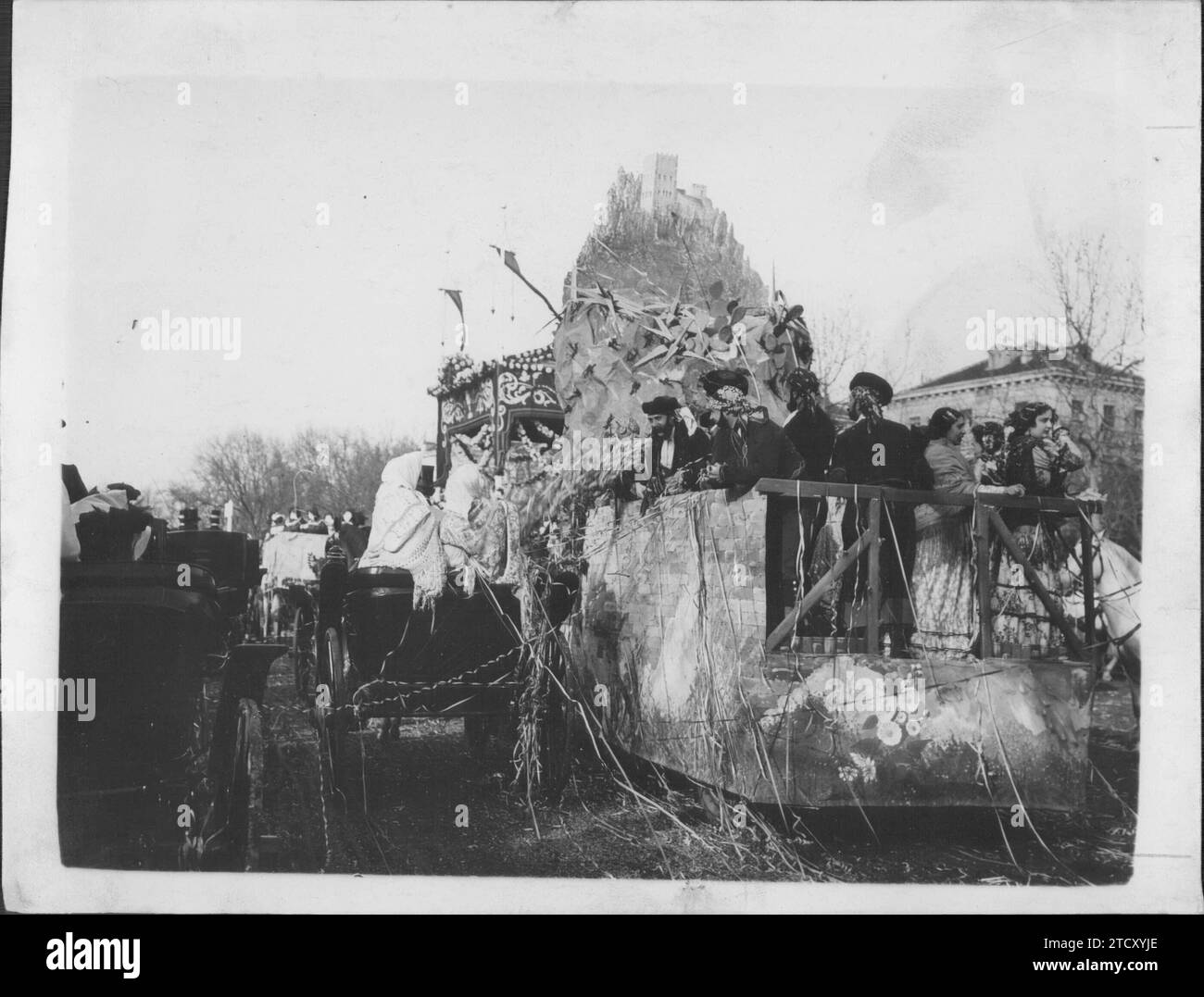Madrid, February 1906. The ?Gypsy Cave? float of the Lady of Bento at ...