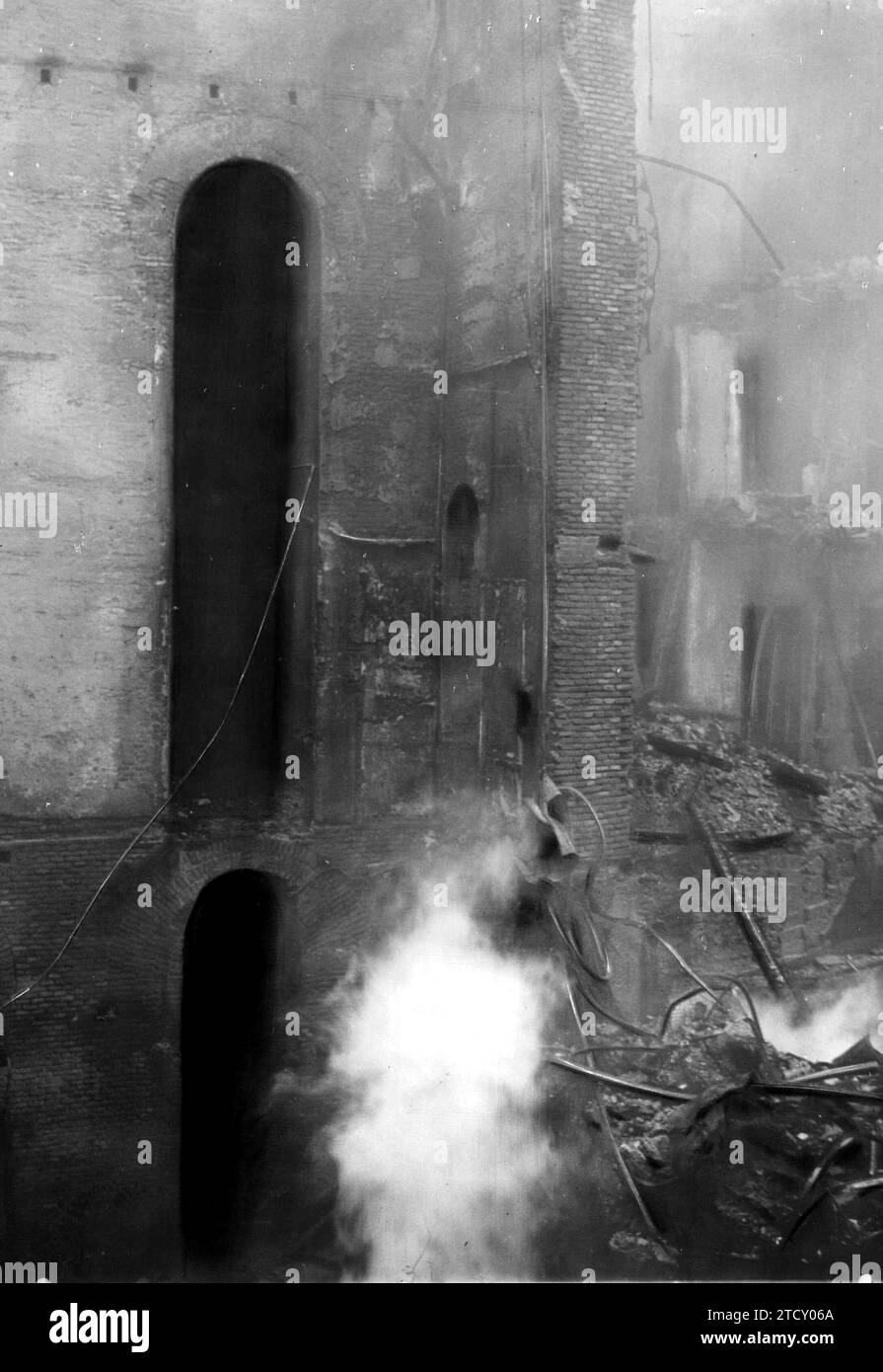 04/17/1915. The Comedy Theatre, Destroyed. State of the scene as a ...