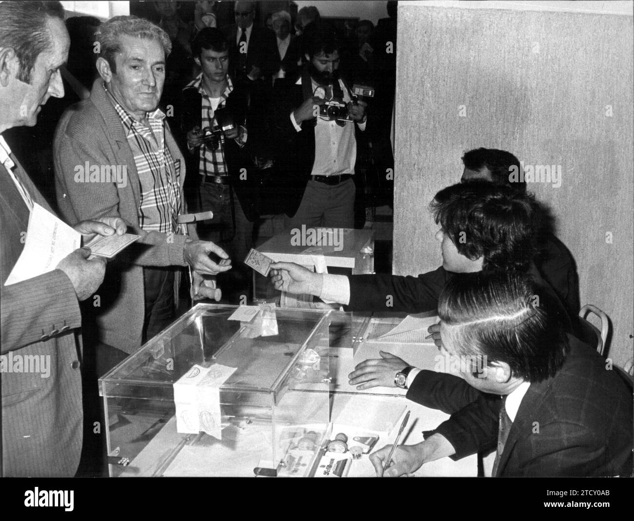 06/14/1977. The candidate of the communist party of Spain, Marcelino ...