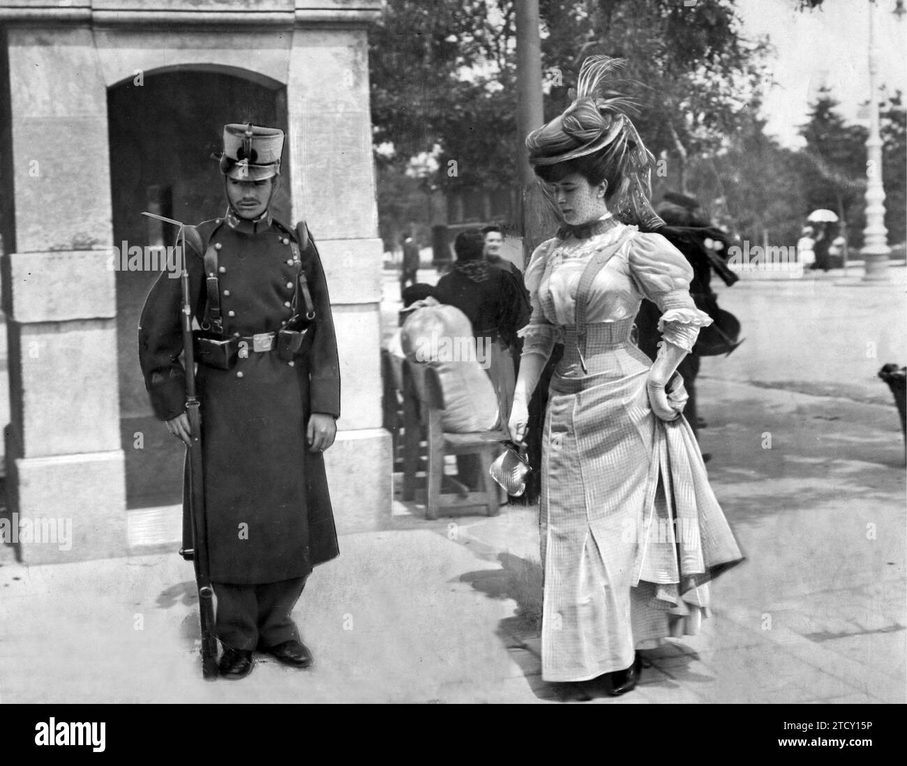 05/31/1907. Soledad Villafranca, Mateo Morral's friend, entering the ...