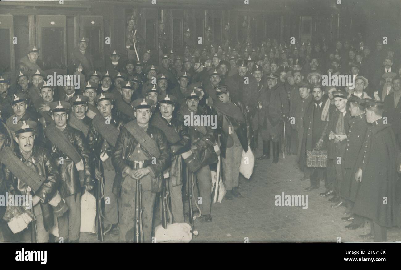 Madrid, 02/27/1919. At the Mediodía station. Embarkation of the Railway ...