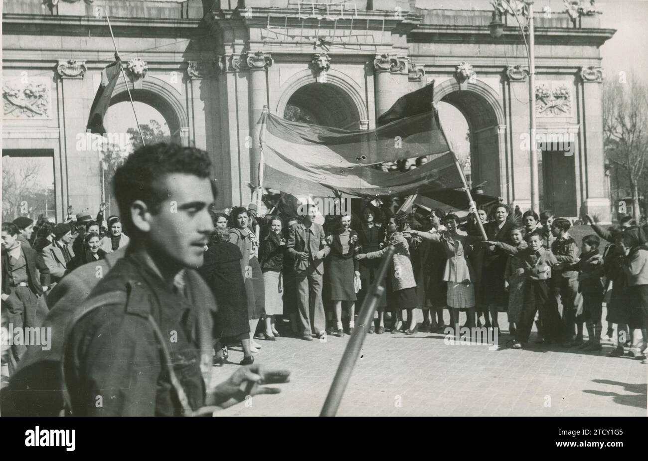 Madrid, 03/28/1939. Spanish Civil War. The Puerta de Alcalá on the day ...