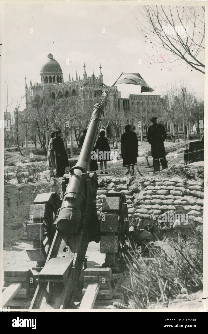 Madrid, 03/28/1939. Spanish Civil War. Piece of artillery used as the ...