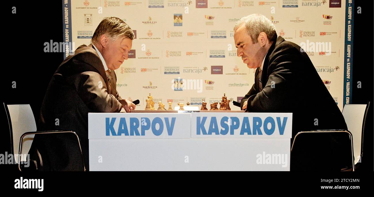 Kasparov chess first hi-res stock photography and images - Alamy