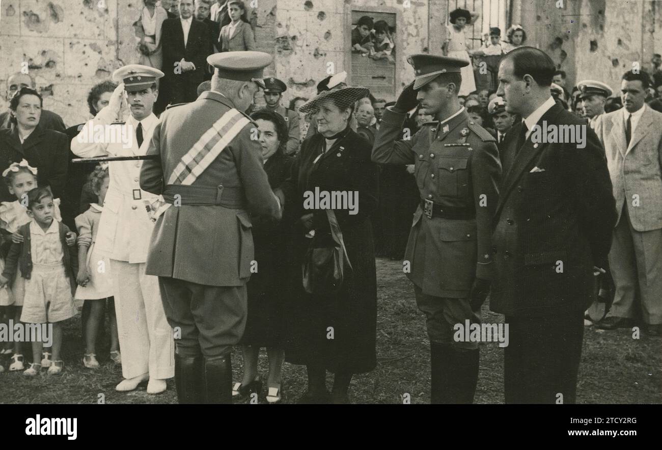 Gijón, August 1946. Spanish Civil War. General José María Fernández ...