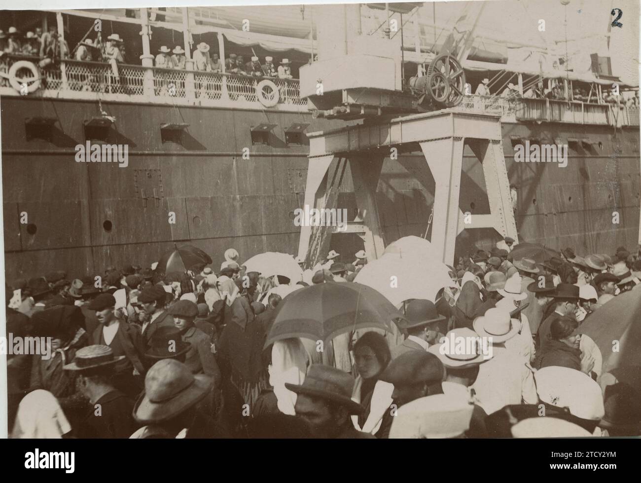 Vigo, 09/15/1898. Cuban War. Arrival of Leo XIII at the port of Vigo ...