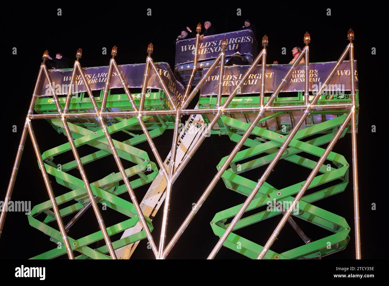 Largestmenorah hi-res stock photography and images - Alamy Largestmenorah hi-res stock photography and images - Alamy