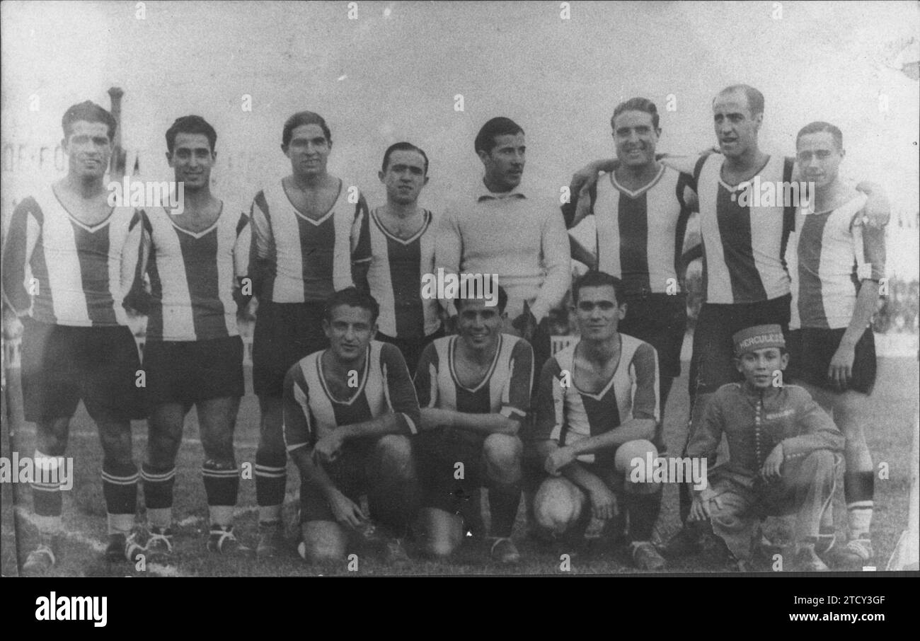 12/31/1929. Team from the inauguration of the Bardin stadium. In the ...
