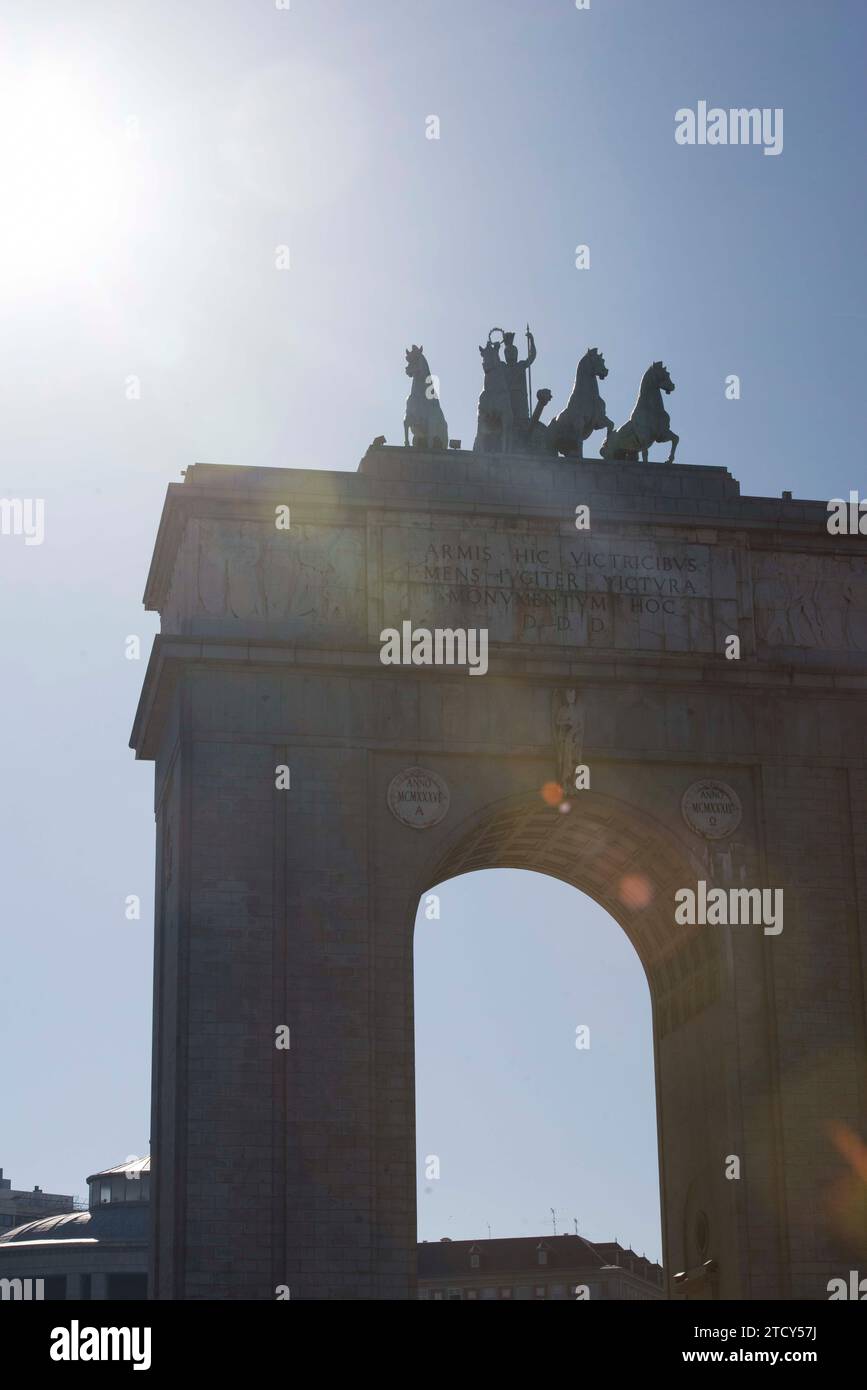 Madrids victory arch hi-res stock photography and images - Alamy