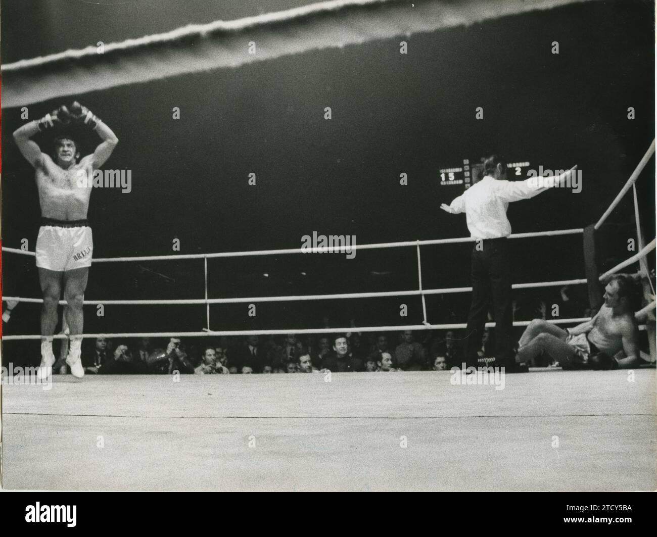 Madrid, 12/17/1971. One of the great moments of Urtain's boxing life ...