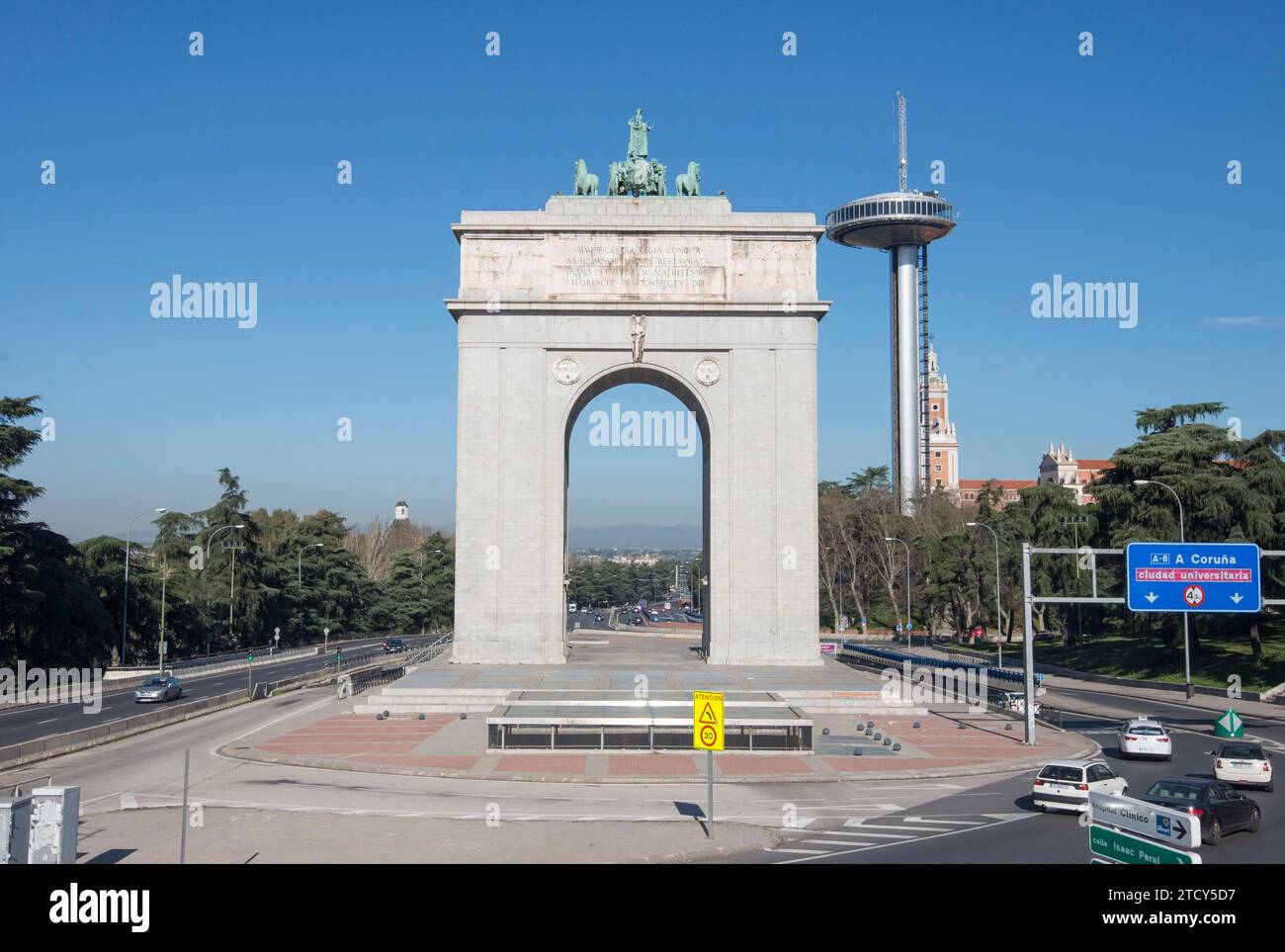 Madrids victory arch hi-res stock photography and images - Alamy