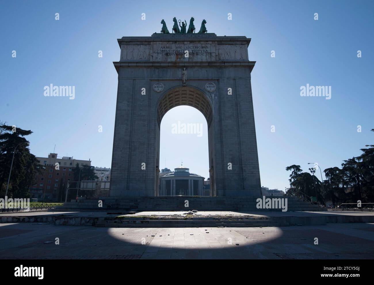 Madrids victory arch hi-res stock photography and images - Alamy