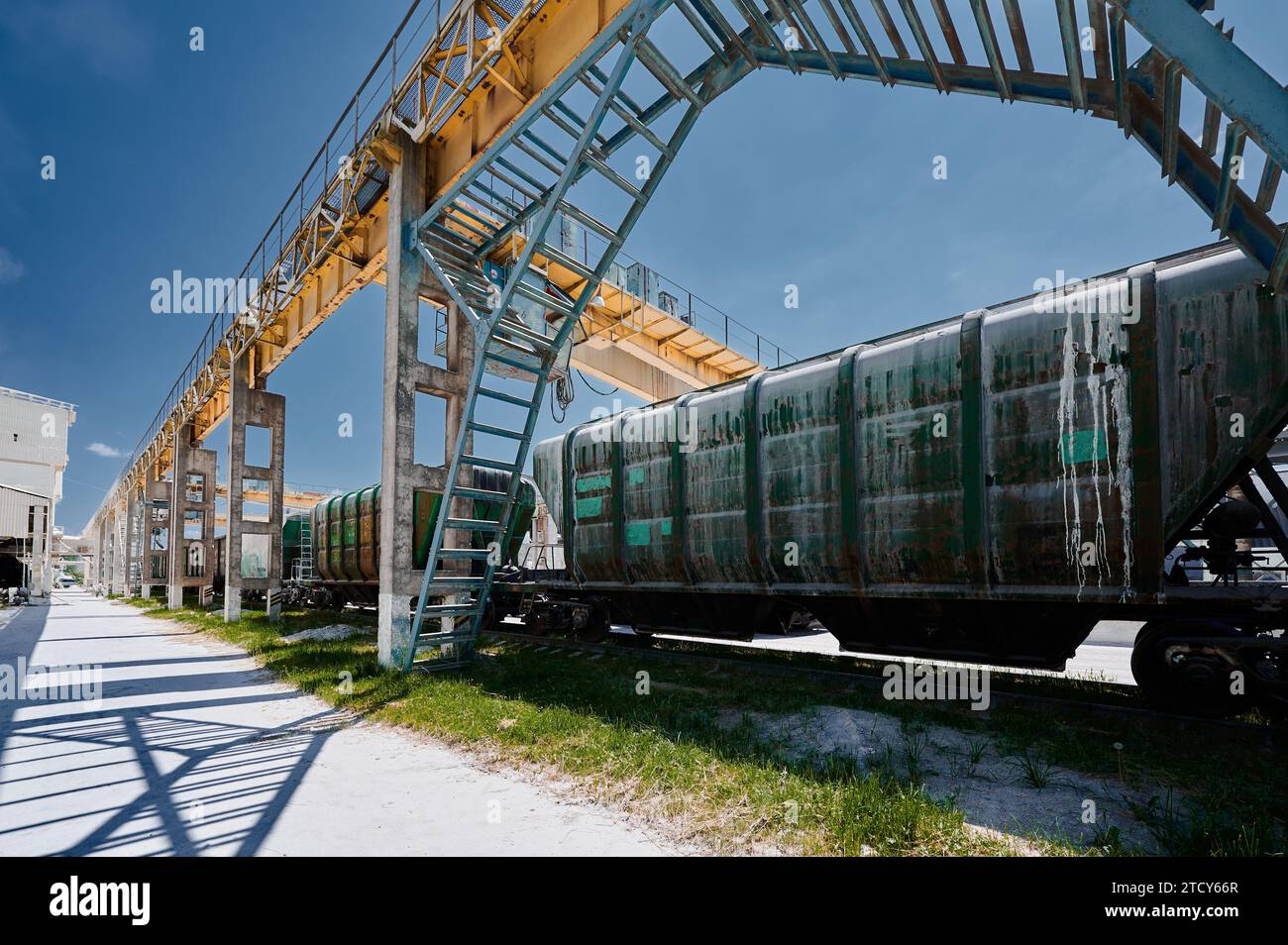 Hopper cars wait for loading silica products to transport Stock Photo ...