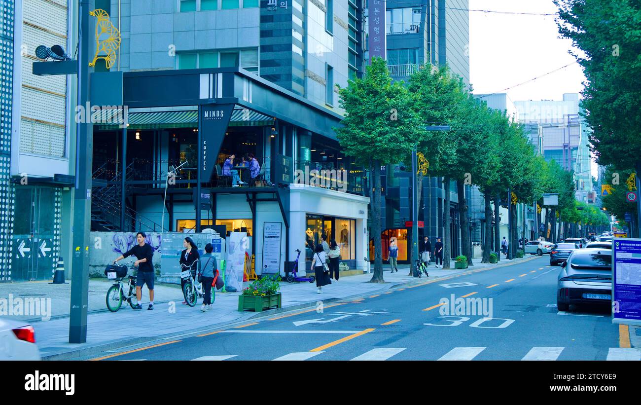 Lively atmosphere hi-res stock photography and images - Alamy