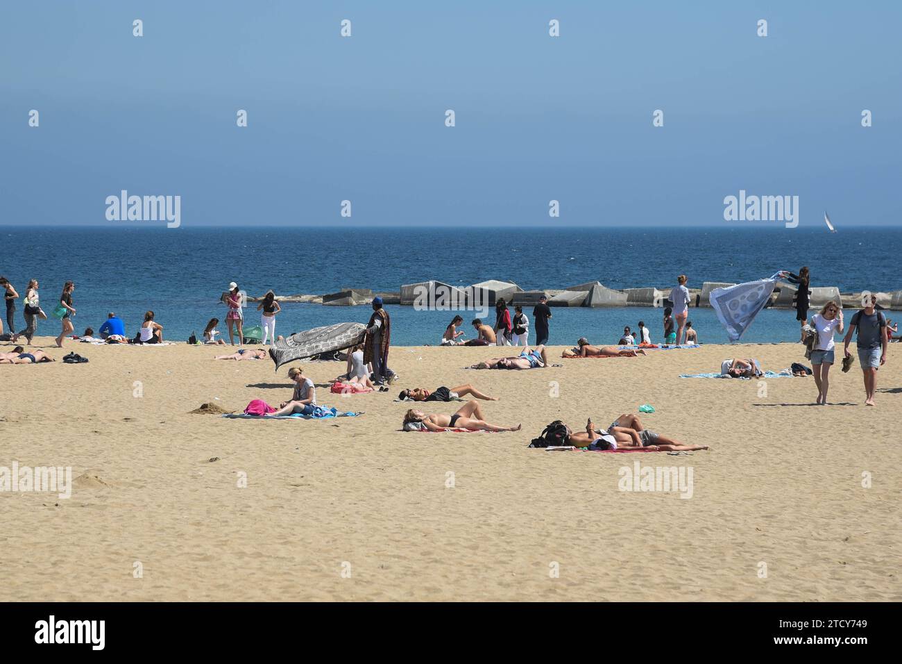 Barcelona, 04/11/2017. Holy Week, Holy Tuesday. Barceloneta beach ...