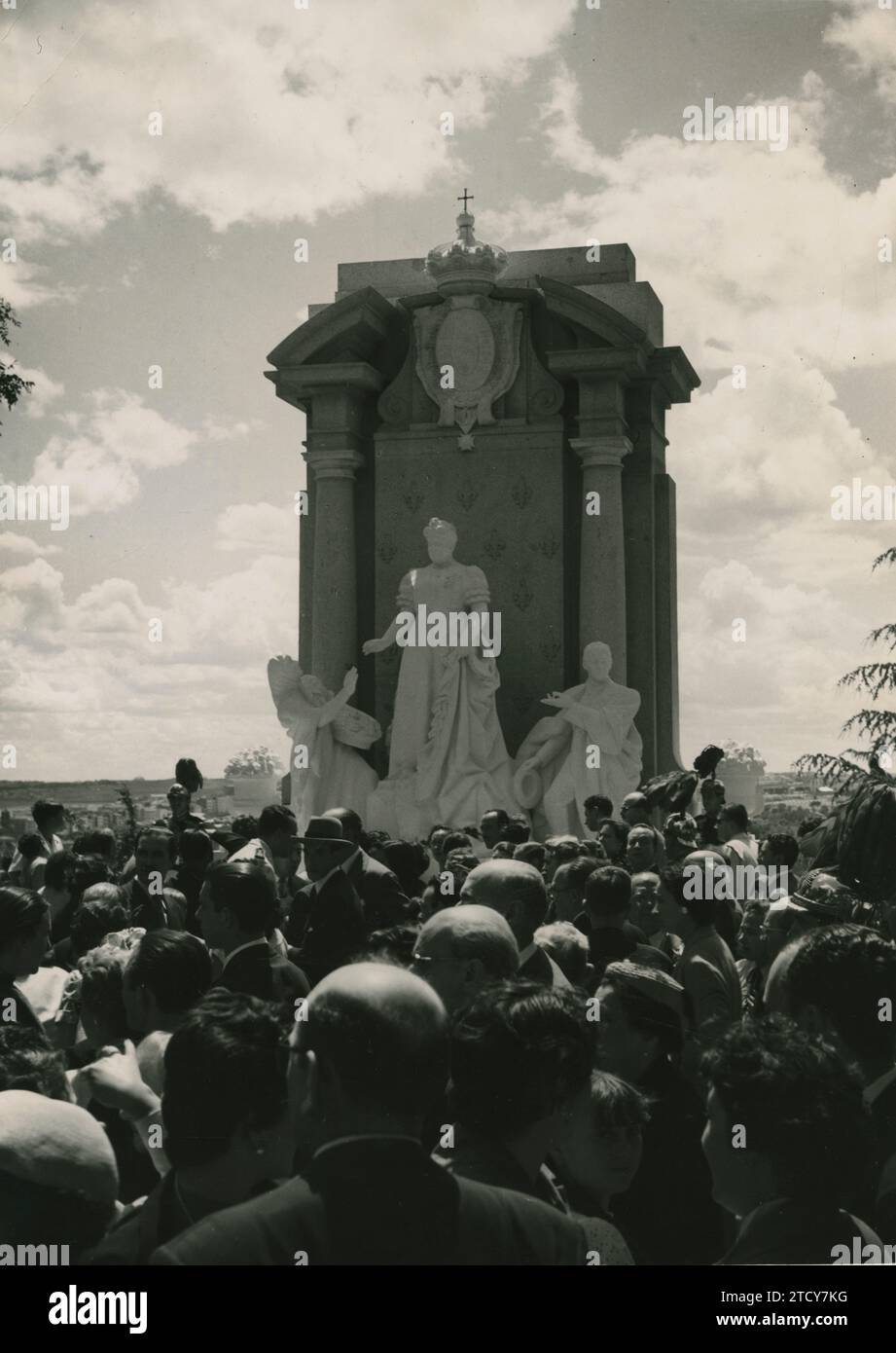 Madrid, 05/15/1955. Inauguration on Paseo de Rosales, of the monument ...