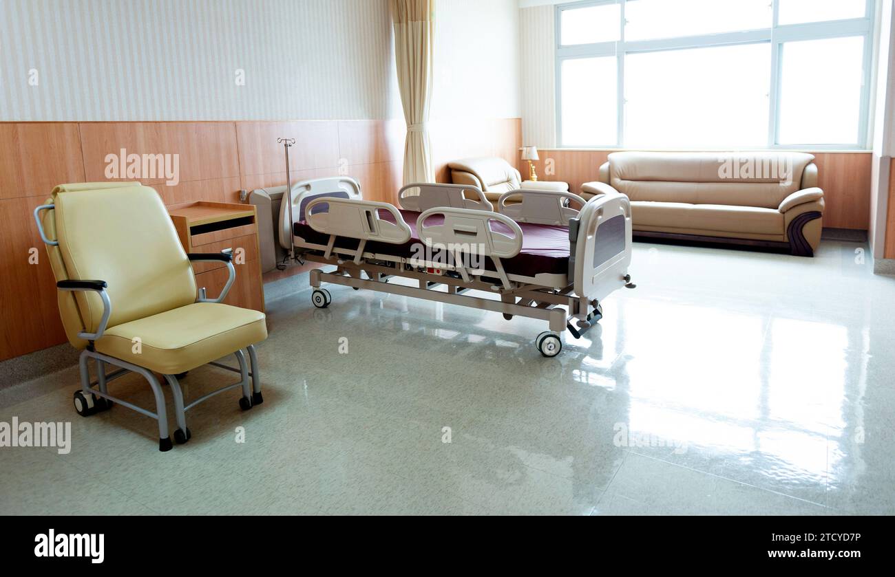 Empty nursing home bed hi-res stock photography and images - Alamy