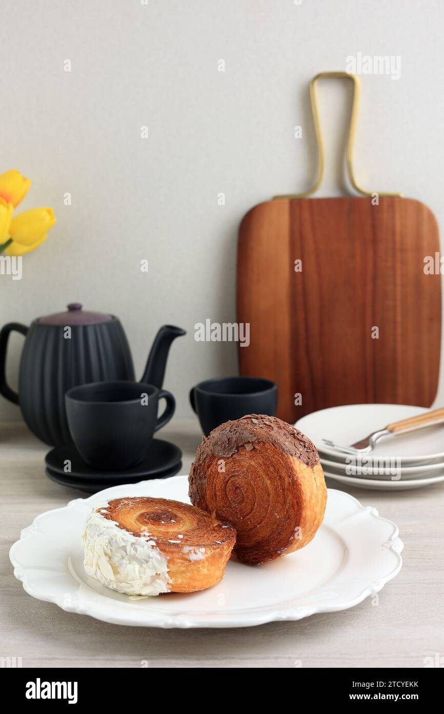 Round puff pastry croissant pistachio hi-res stock photography and ...