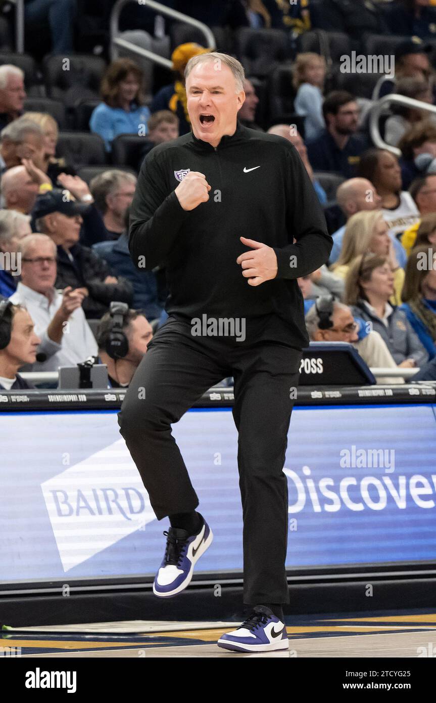 December 14, 2023: St. Thomas - Minnesota Tommies head coach Johnny ...