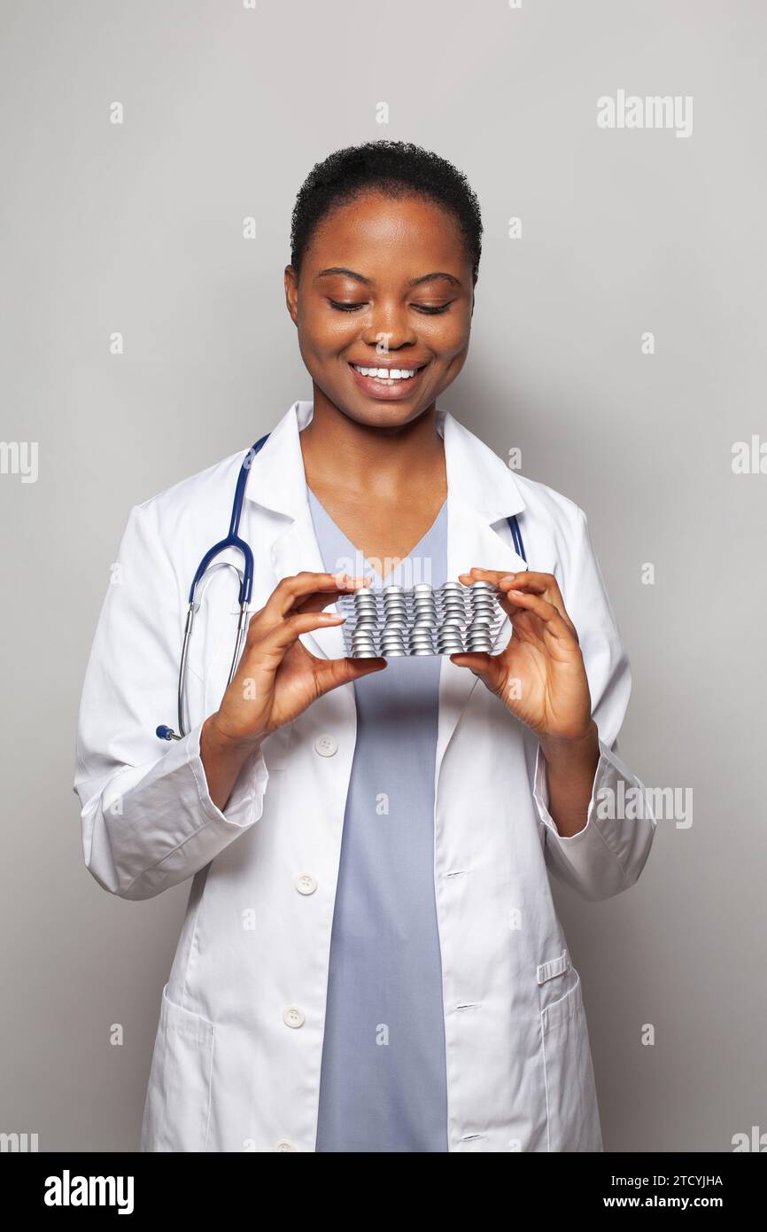 Beautiful black woman pharmacist hi-res stock photography and images ...