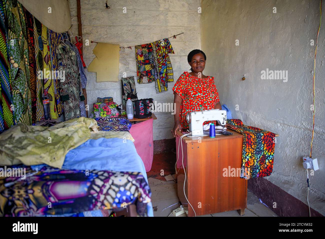 Tailoring shop hi-res stock photography and images - Alamy