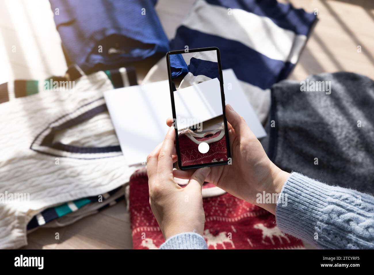 A woman who takes a picture and registers it on an app to sell her ...